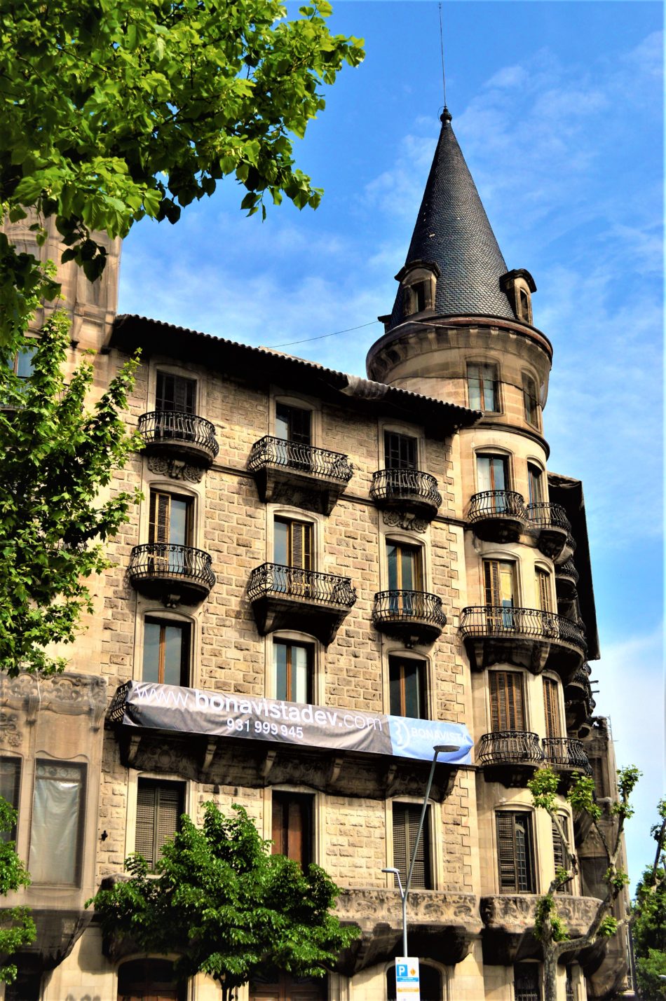 Castle building, Barcelona, Spain – Round the World Magazine