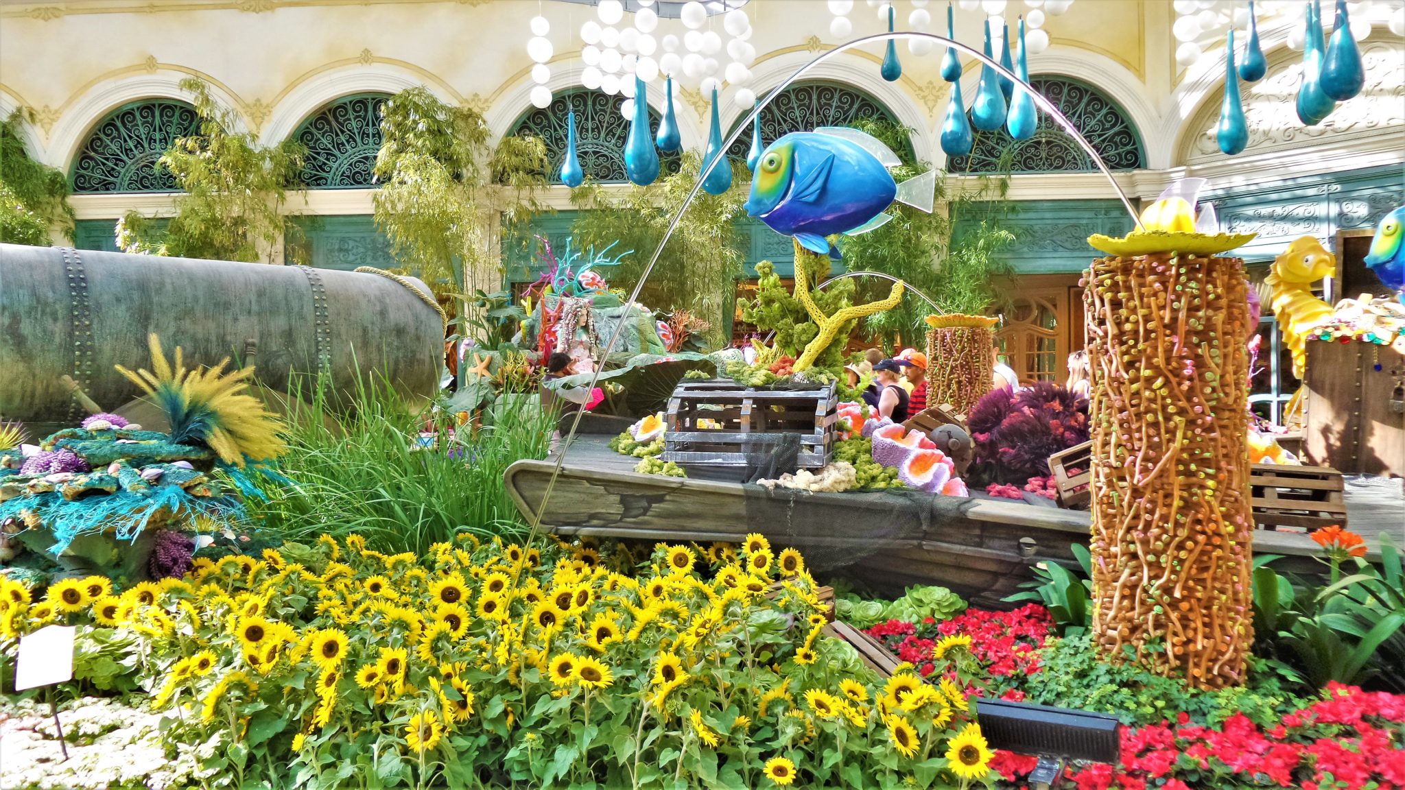Fish and fountains at the bellagio, inside, las vegas strip – Round the ...